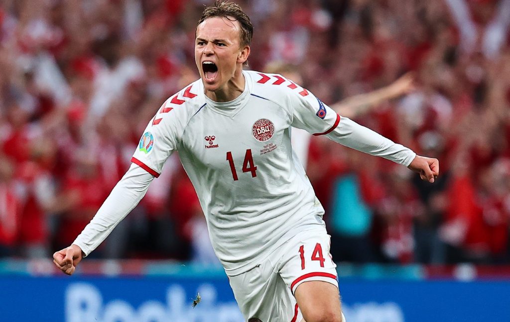 Mikkel Damsgaard na celowniku Barcelony